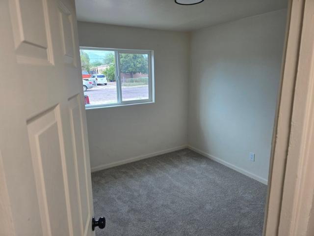 2 rooms available for rent. Timrod