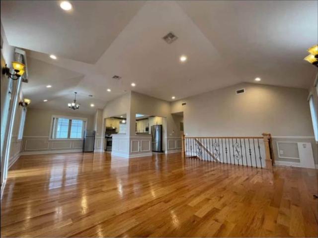 2 Rooms Available in 4 Bed / 3 Bath Mansion