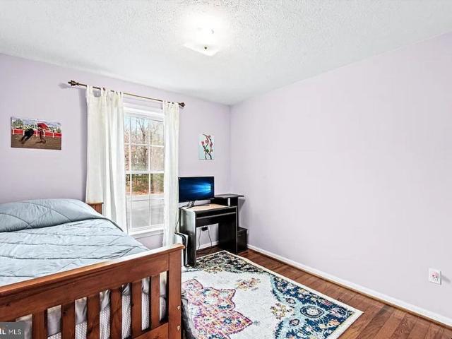 2 rooms available in 4 bedroom house