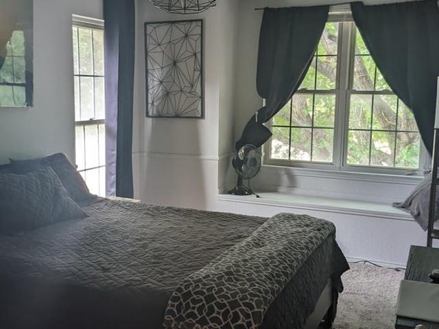 2 Rooms available in the center of DFW avail 7/1