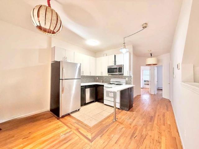 2 Rooms Available in a Gorgeous Duplex Apartment