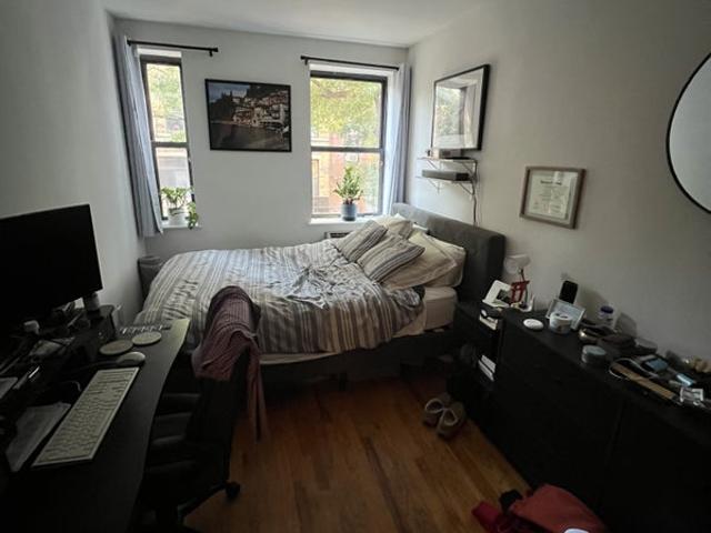 2 rooms available in a 3bed 2bath apartment in EV