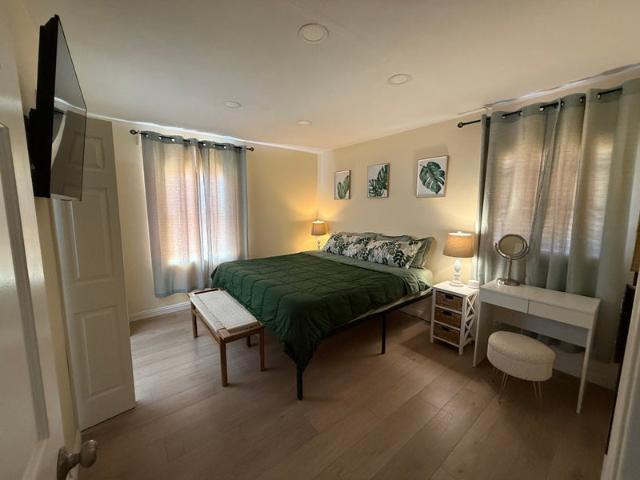 2 Rooms available in Bixby Knolls Long Beach