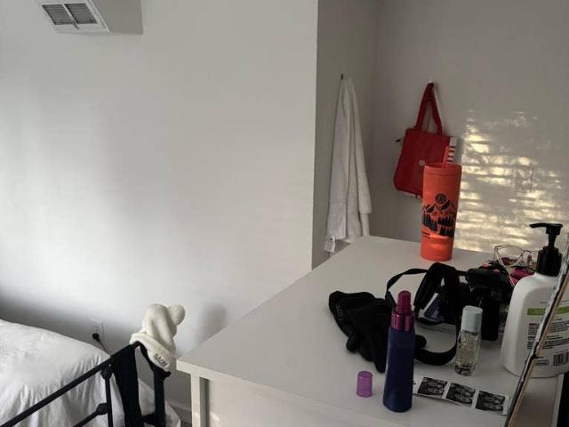 2 rooms available in Greenwood!