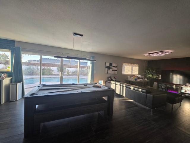 2 Rooms available in Modern Home with pool