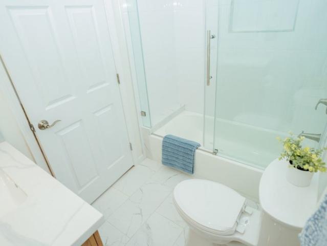 2 rooms available in Pasadena