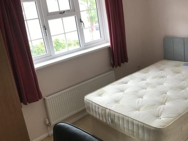 2 rooms available LARGE student home