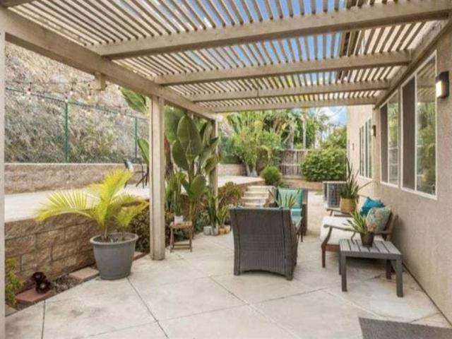 2 rooms available Move in Ready!