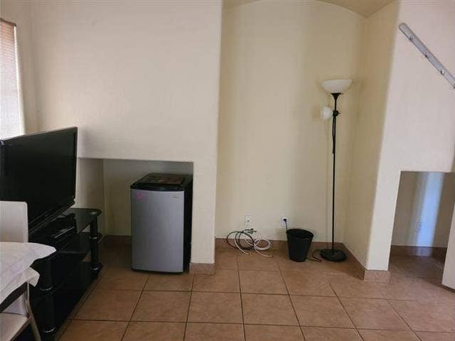 2 rooms available Spring Valley