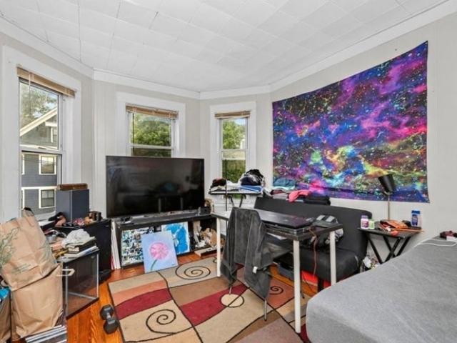 2 rooms availible sept 1st!