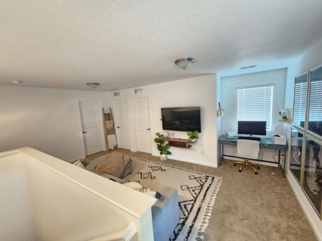 2 Rooms Avaliable