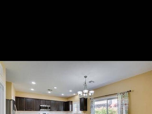 2 rooms for rent in Skye Canyon!