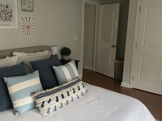 2 rooms in Manayunk Rowhouse available