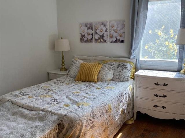 2 Rooms in 3 Bdrm House