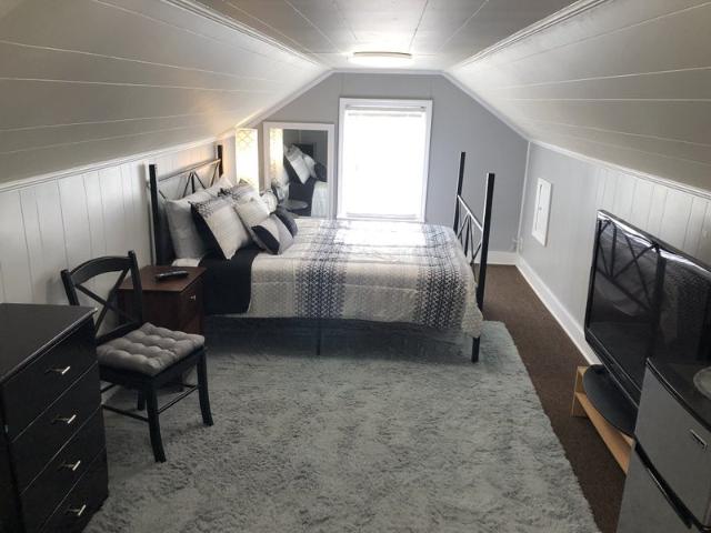 2 rooms w/ private bath near downtown Decatur