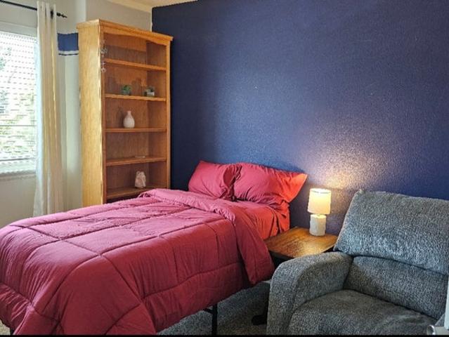 2 rooms 1 bedrm & 1 office/living area w/ bath