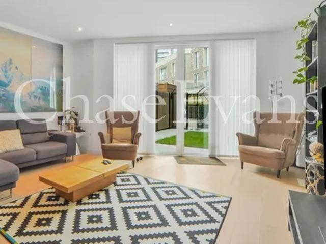2 Rope Terrace, London, E16 2PH, United Kingdom | 3 bed townhouse for rent #166277438 | Rentberry