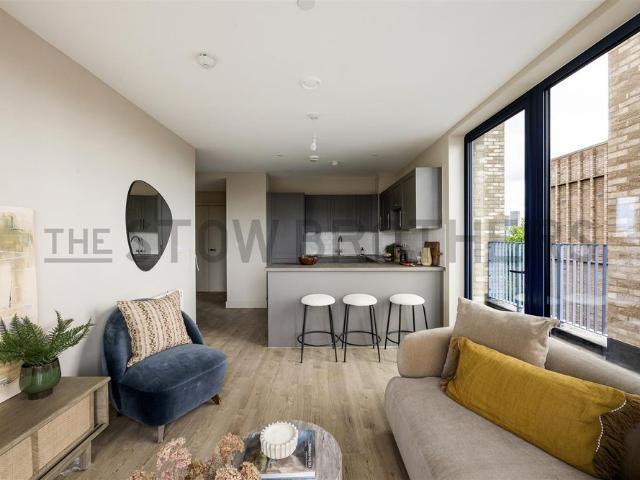 2 Stables Yard, E3 2YQ
