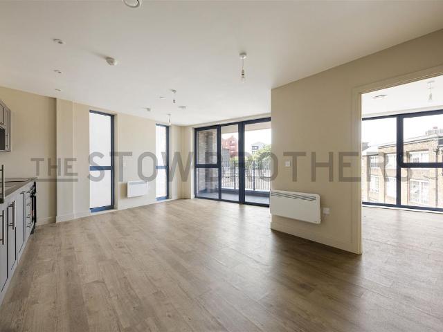 2 Stables Yard, Hackney E3, 2 bed flat to rent, £2,700 pcm | PrimeLocation