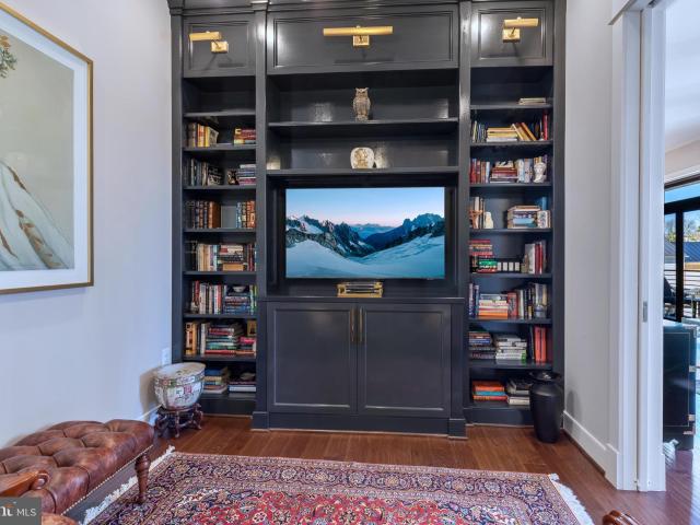 2 Stationmaster St SE, Unit 202, Leesburg, VA 20175 | MLS #VALO2120 | Compass