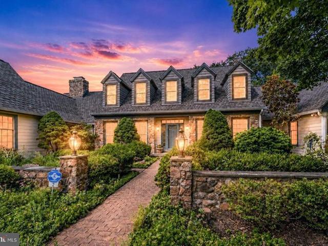 2 Steeplechase Ln, Malvern, PA 19355
