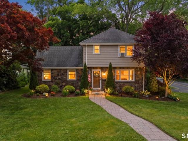 2 Stephen St, Manchester, CT 06040