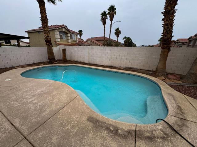 2 Story Home With Sparkling Pool