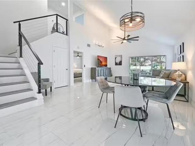 2 Story, Single Family Residence NAPLES, FL 3181 Carriage Cir