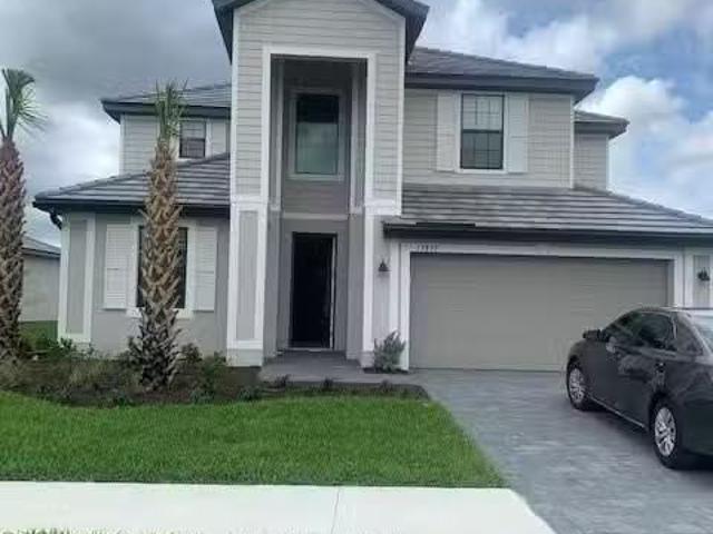 2 Story, Single Family Residence FORT MYERS, FL 13825 Pine.