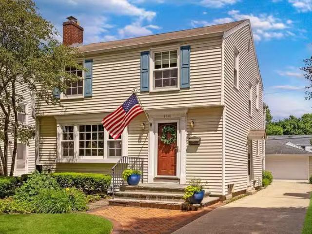 2 Story, Single Family/Detach Whitefish Bay, WI 5246 N Kent.
