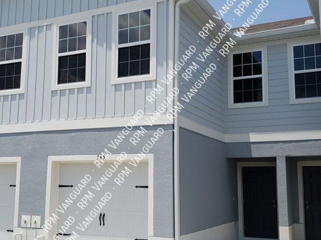 2 Story Townhouse  Quiet Neighborhood  New Paint