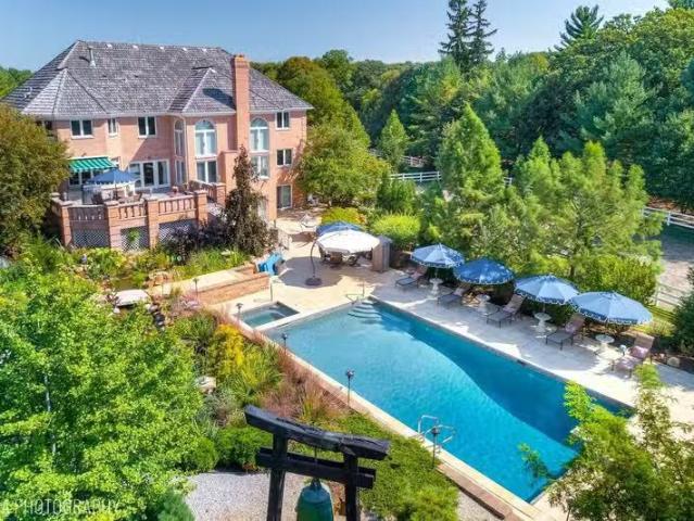 2 Stories Barrington Hills, IL 11 Moate Ln