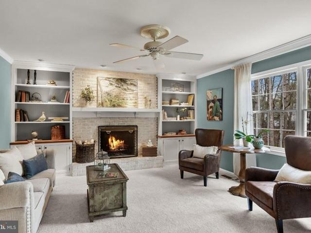 2 Strafford Ct, Medford, NJ 08055