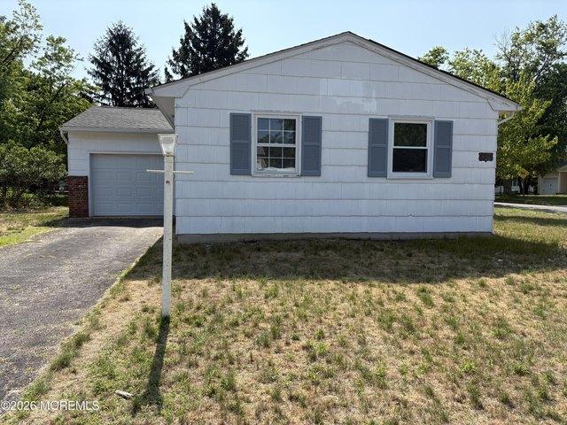 2 Sutherland Ct, Toms River, NJ 08757