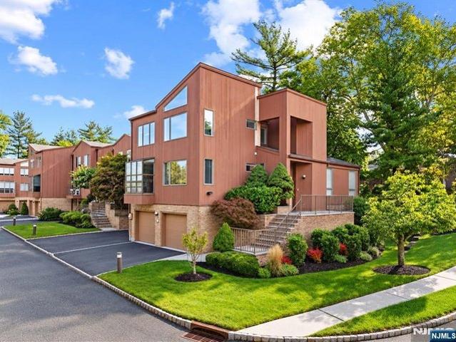 2 Sutton Pl, Englewood, NJ 07631