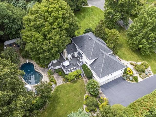 2 S Beers St, Holmdel, NJ 07733