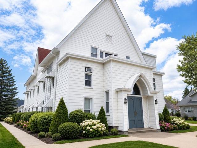 2 S Seminary Ave, Mount Morris, IL 61054
