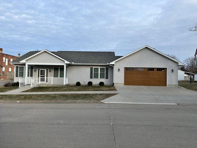 2 S Stephens St, Preston, IA 52069
