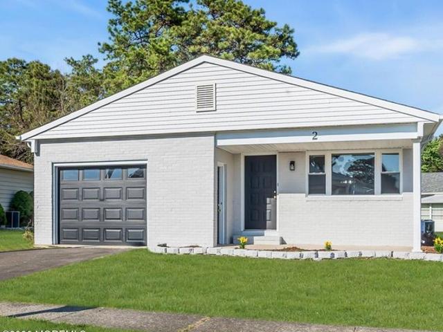 2 Sabinas St, Toms River, NJ 08757