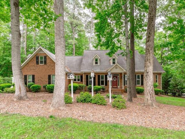 2 Sagamore Pl, Hillsborough, NC 27278