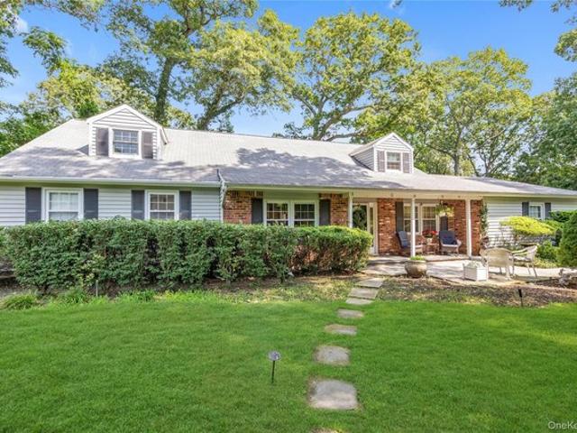 2 Sandpiper Ln, Northport, NY 11768