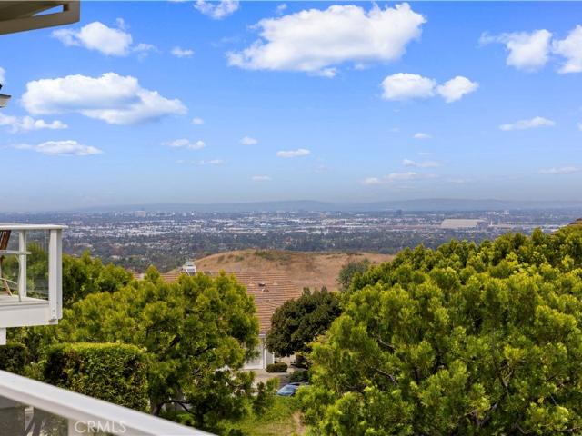 2 Saros, Unit 70, Irvine, CA 92603 | MLS #AR26055 | Compass