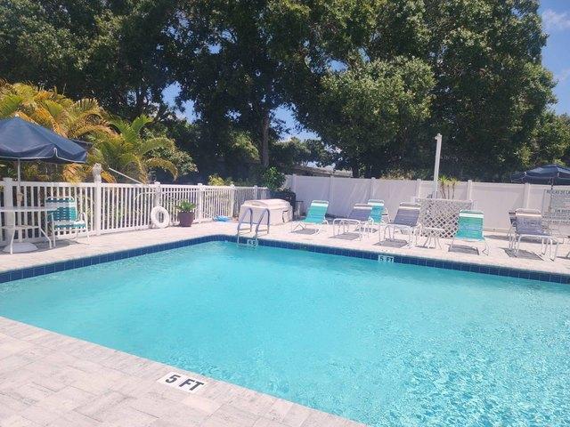 2 Saunders Ave Unit 2, Largo, FL 33773