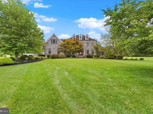 2 Scenic Hills Ct, Montgomery Twp, NJ 08502