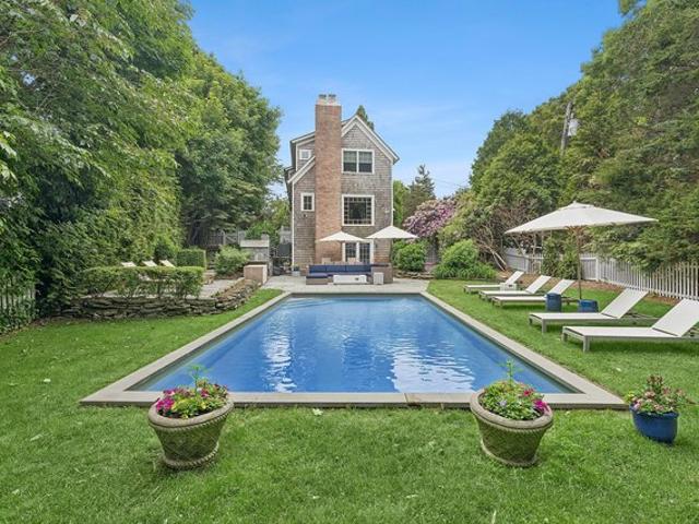 2 Schwenks Rd, Water Mill, NY 11976
