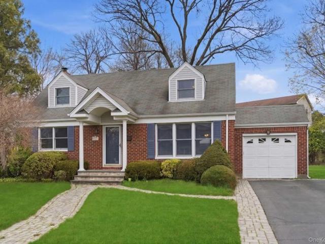 2 Selden Dr, East Northport, NY 11731