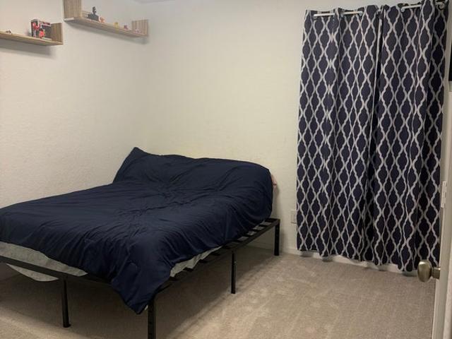 2 separate rooms are available READ DESCRIPTION