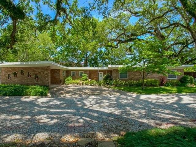 2 Shadow Ln, Metairie, LA 70005