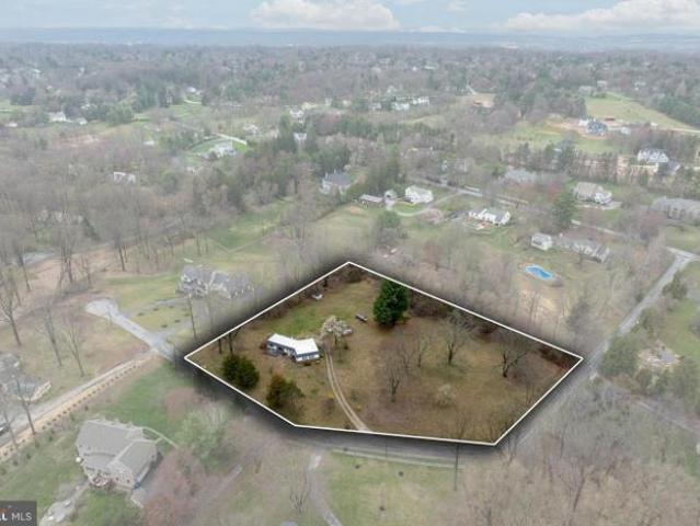 2 Skyline Dr, Malvern, PA 19355