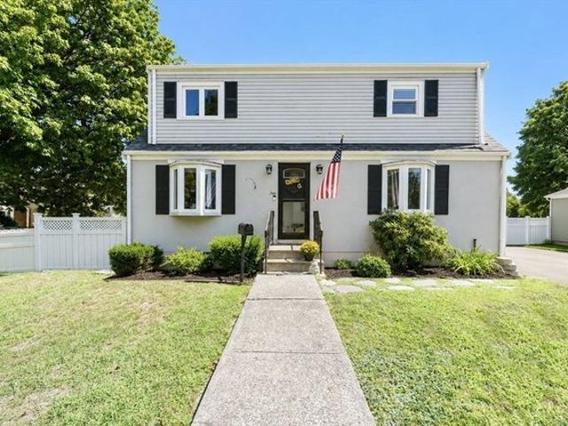 2 Sonrel St, Woburn, MA 01801